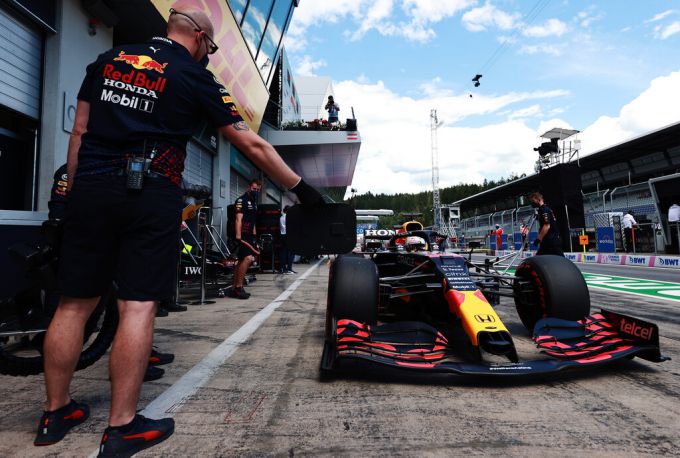 Max Verstappen pakt op dominante wijze pole position in Oostenrijk + UITSLAG | RaceXpress