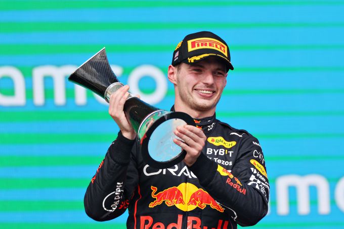 Max Verstappen door andere F1-coureurs uitgeroepen tot beste coureur 2022, Hamilton stemt niet ...