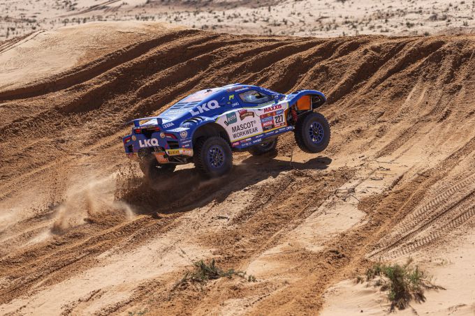 Problemen voor Tim en Tom Coronel met het bandenaflaatsysteem: "Met ...