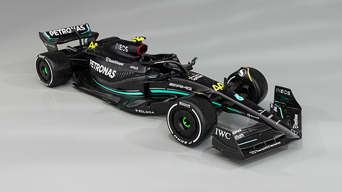FOTO'S: De zwarte livery van de W14 E Performance van het Petronas Mercedes AMG F1 Team | RaceXpress