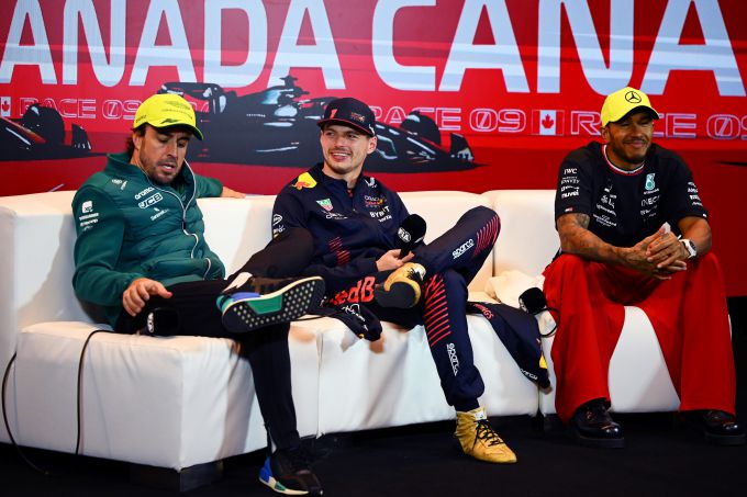 Lewis Hamilton deelt bijzondere foto met Verstappen en Alonso | RaceXpress