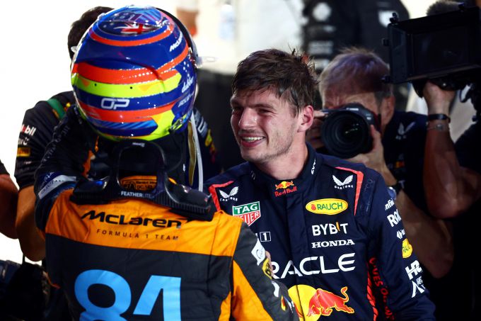 Max Verstappen lovend over Oscar Piastri na eerste overwinning: "Alles aan gedaan, we kwamen ...