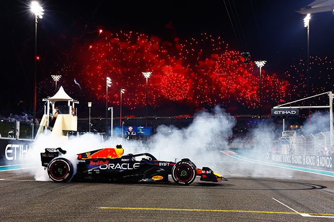 FOTO'S: Max Verstappen van overwinning nummer 19 tot donuts | RaceXpress