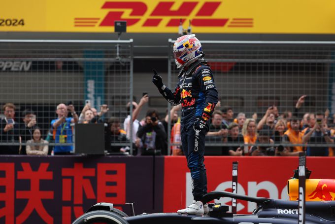 EERSTE REACTIE Max Verstappen: "De auto voelde geweldig, hij reed op rails" | RaceXpress