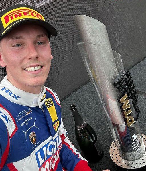 DTM Lausitzring: iedereen jaagt op Lamborghini rijder Luca Engstler; Thierry Vermeulen vol ...