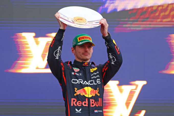 Sebastian Vettel overtuigd van vijfde titel voor Max Verstappen: "Als iemand het kan, is het Max ...